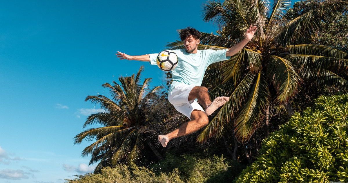 Easter Surprise at Lily Beach Resort & Spa – Football Freestyle ...